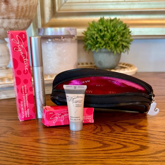 Mary Kay | Makeup | Mary Kay Signature Bag With Eye Color Mascara ...